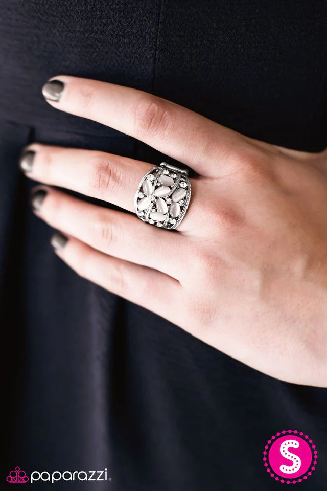 Paparazzi Ring ~ Moonbeam Light - White – Paparazzi Jewelry | Online ...